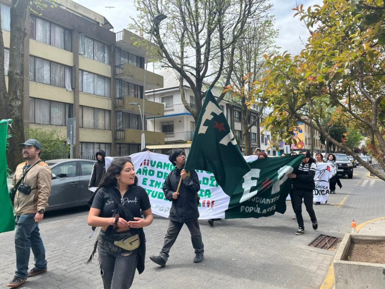 Manifestantes Cortan El Tránsito En Calle Ohiggins Aniversario