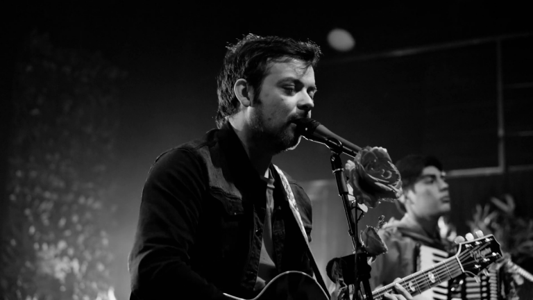 Música en Nuestra Casa: La propuesta musical de la banda "Flores"