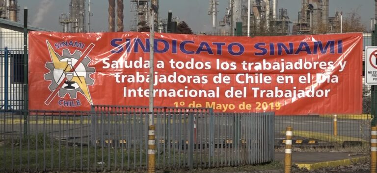 Movilización de trabajadores del sindicato Sinami mantiene bloqueados ...
