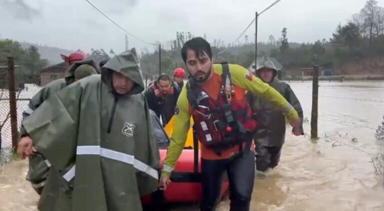 Desborde del río Andalién: evacuan a familias del sector Puente 1 en ...