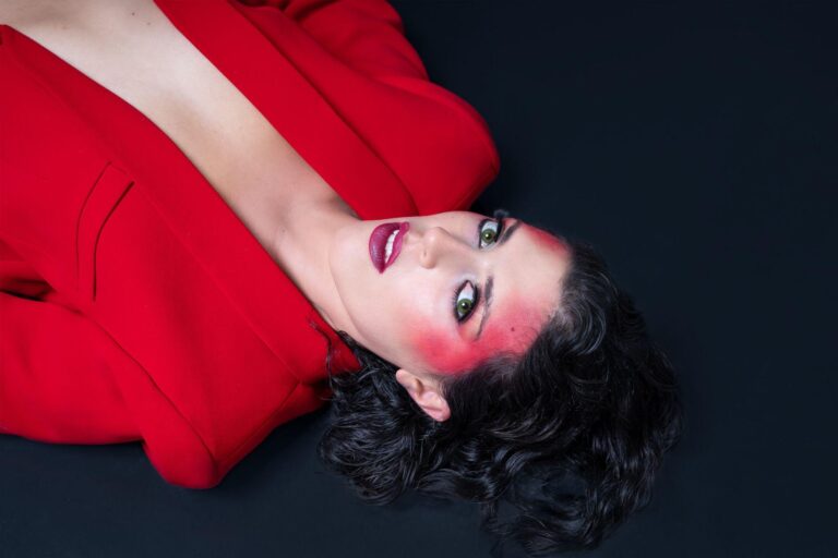 Conocemos la propuesta musical de la artista chilena Luxiana